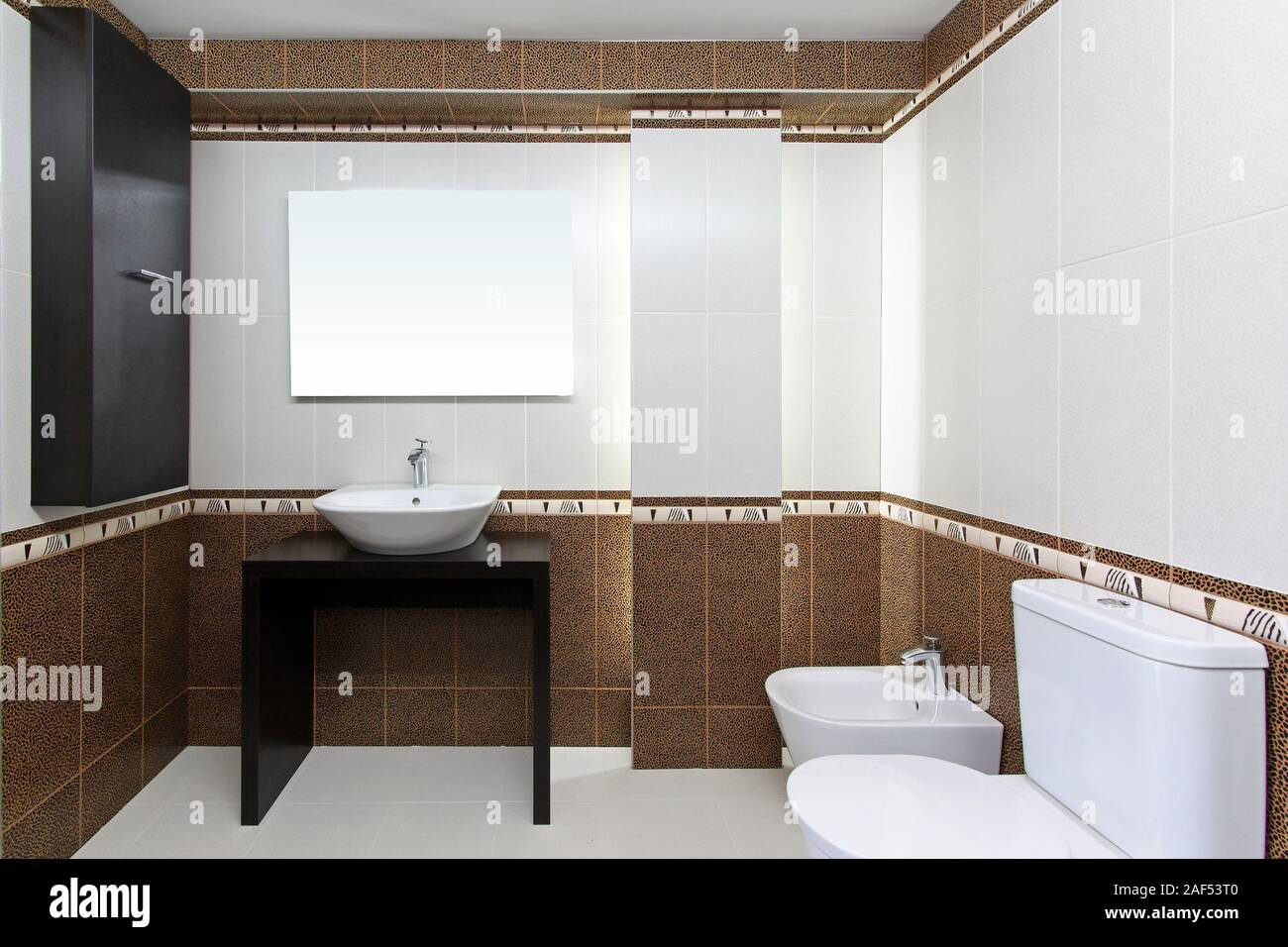 Bright and clean bathroom interior with new fixtures Stock Photo - Alamy