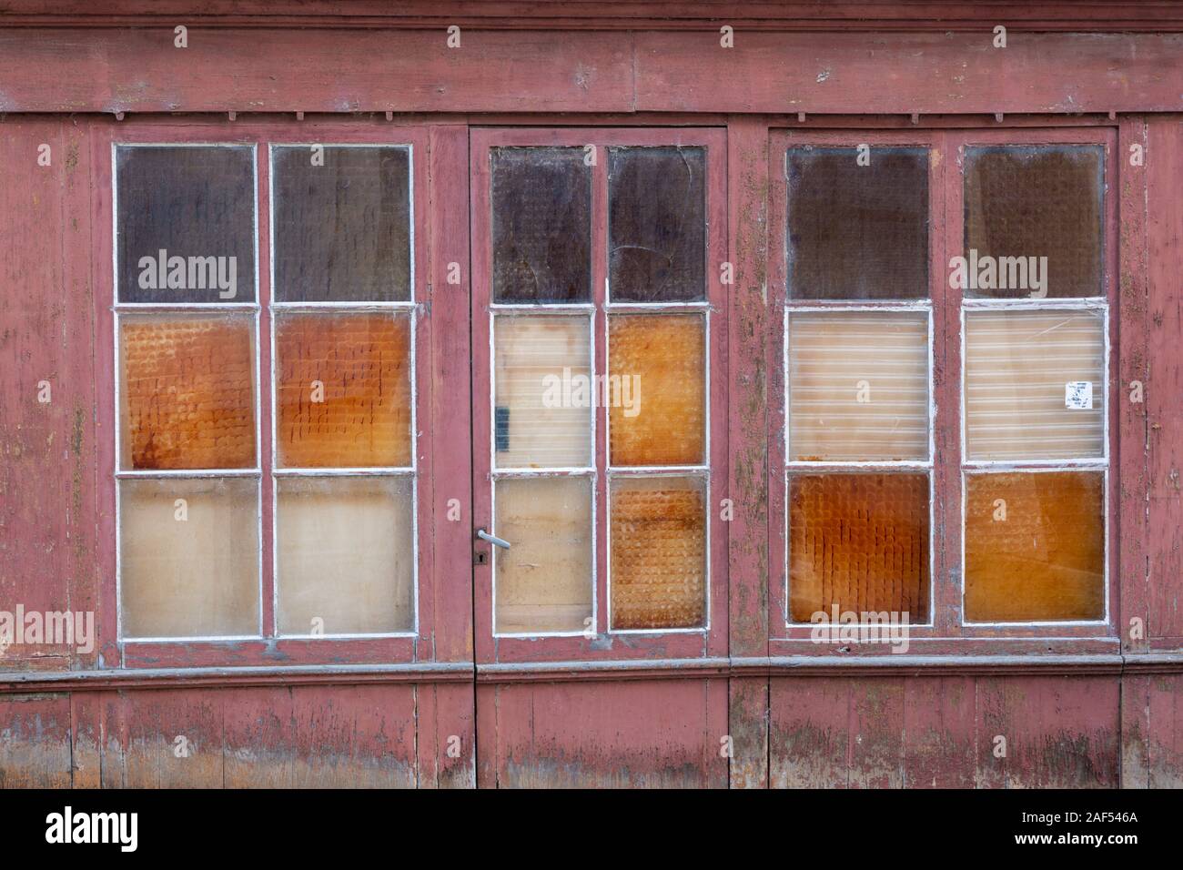 Old door and windows hi-res stock photography and images - Alamy