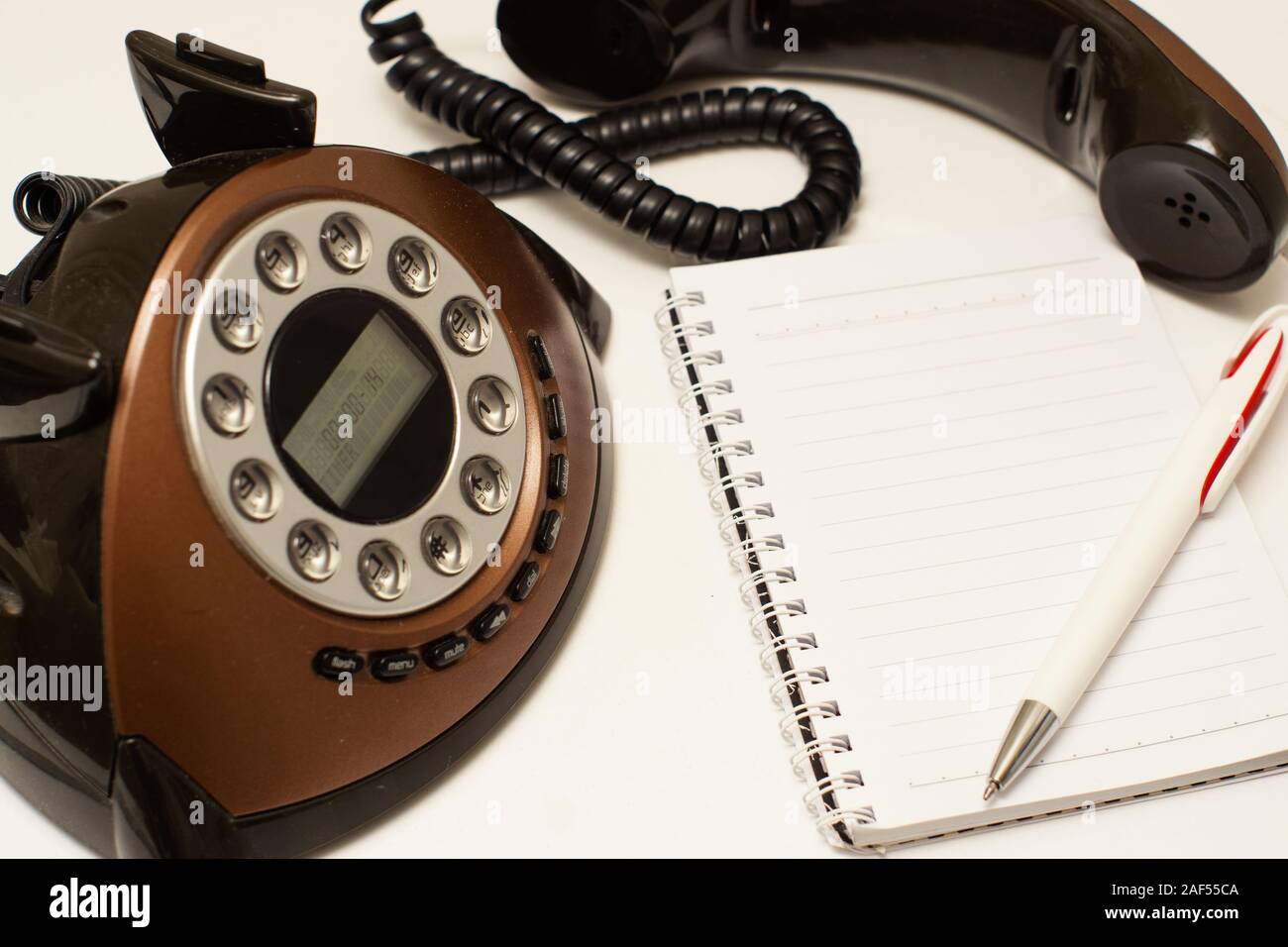 Telephone handset desk hi-res stock photography and images - Alamy
