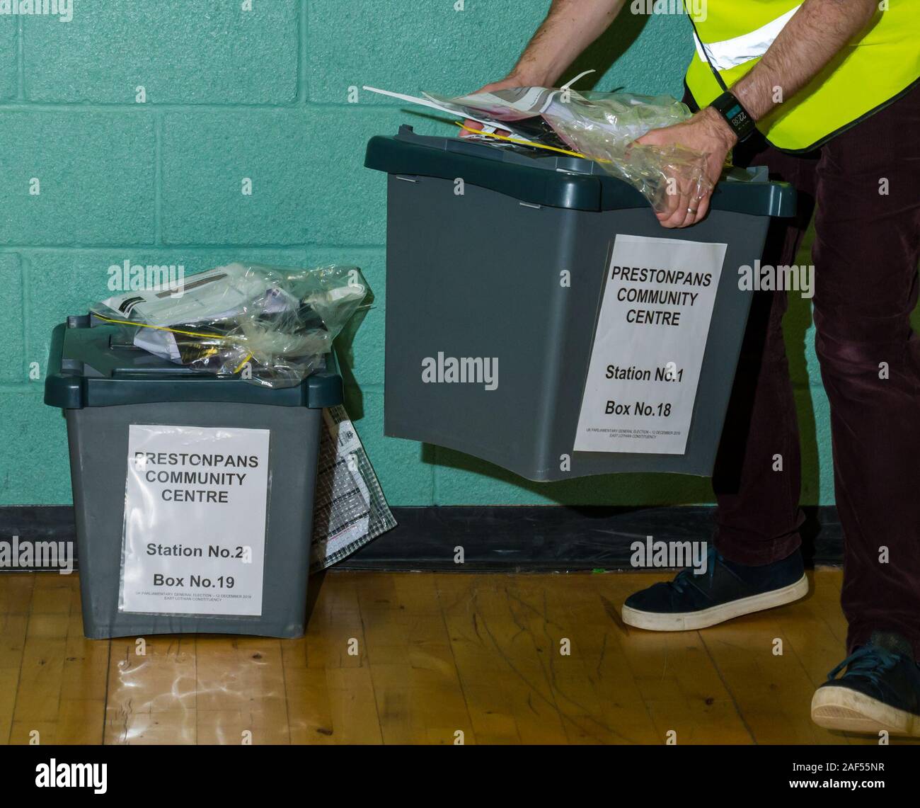 2019 general election count hi-res stock photography and images - Alamy