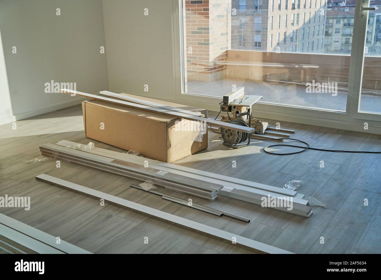 Tables and housing hi-res stock photography and images - Alamy