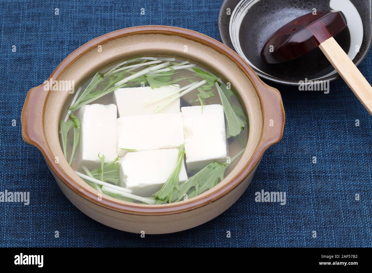 Yudofu japan hi-res stock photography and images - Alamy