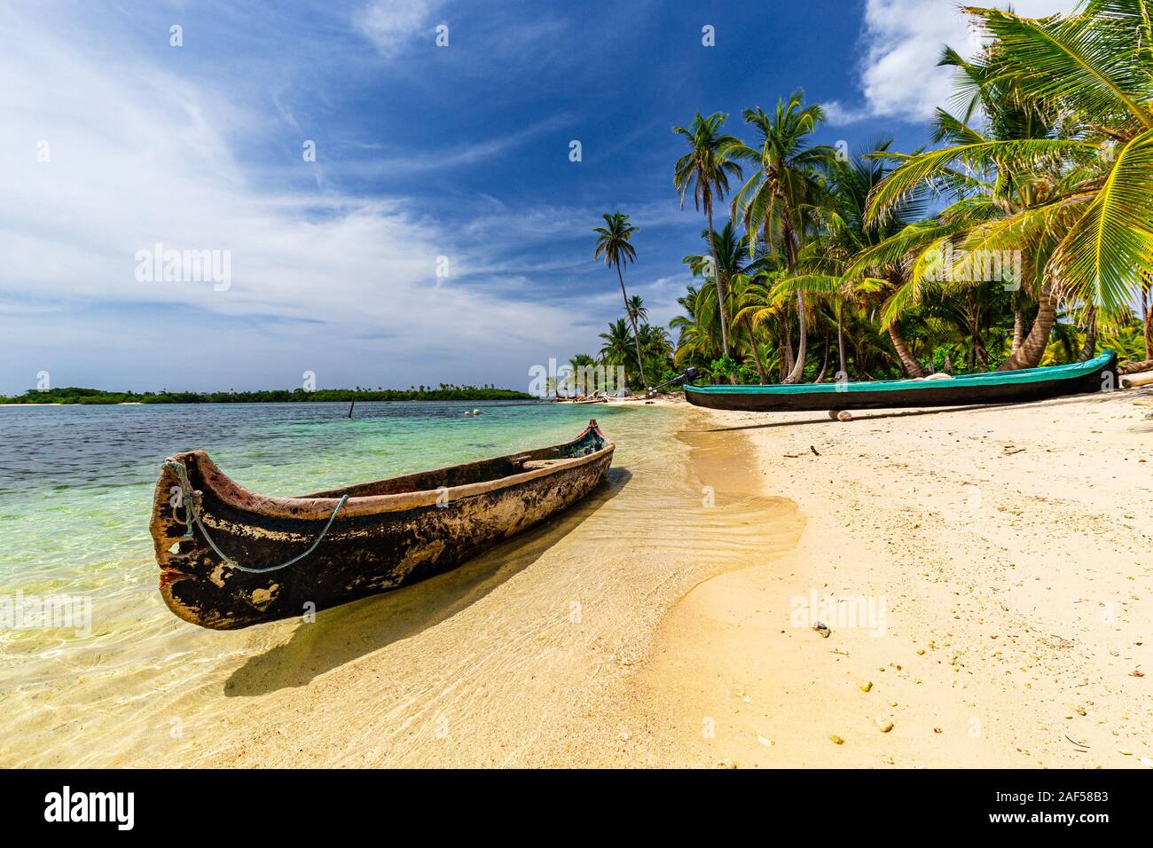 Dugout canoes on beautiful sand beach on San Blas Islands, Panama Stock ...