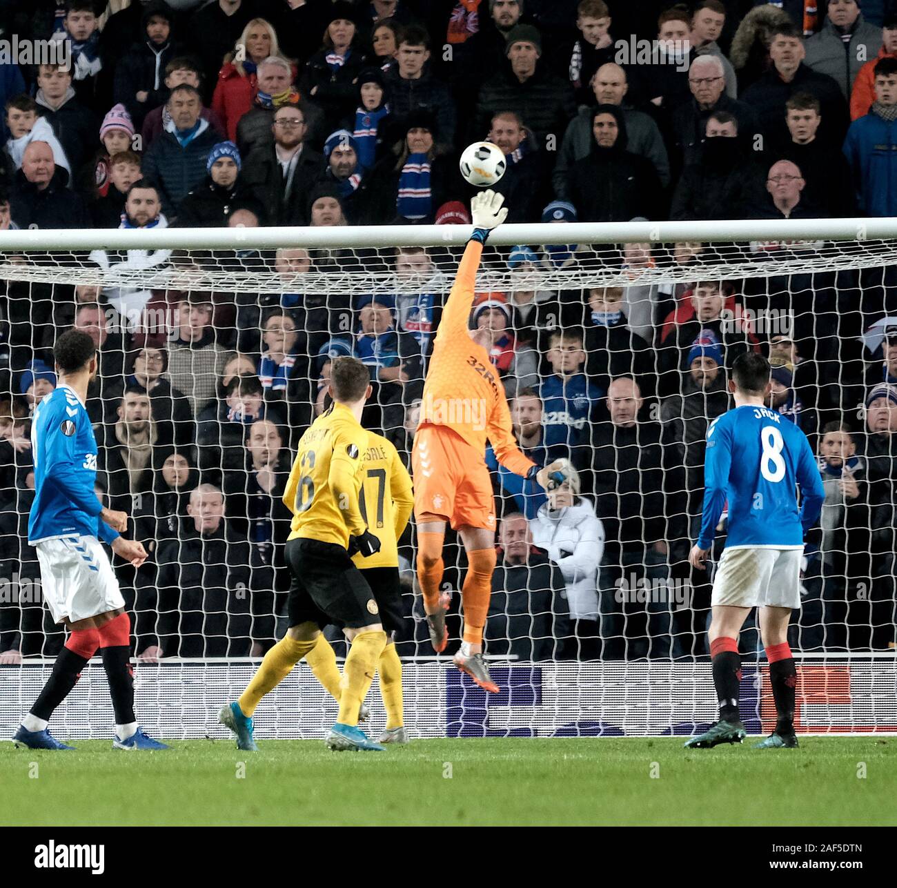 GLASGOW, SCOTLAND - DECEMBER 12: Rangers goalkeeper Allan McGregor ...