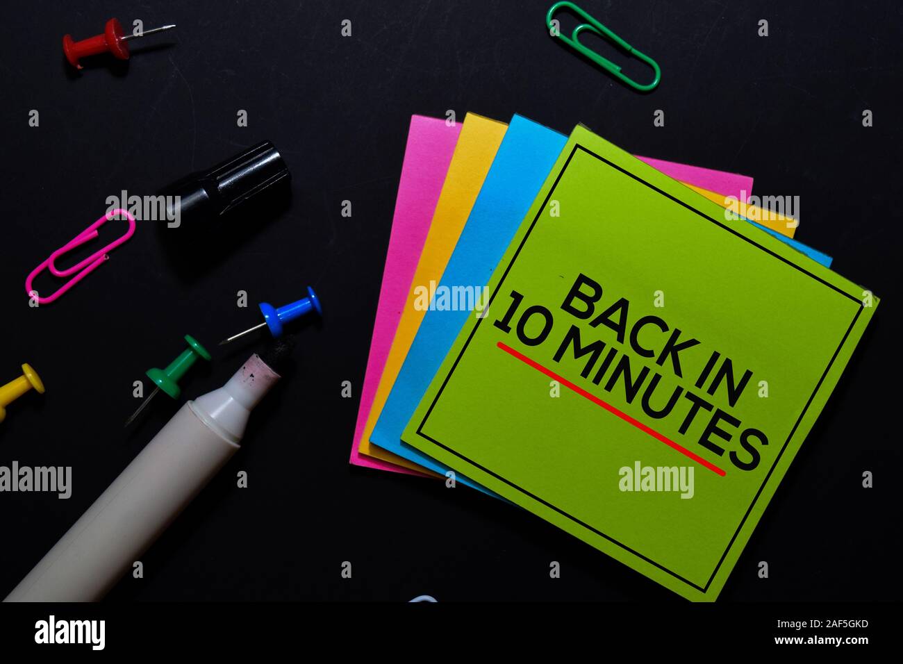 Back in 10 minutes sign hi-res stock photography and images - Alamy