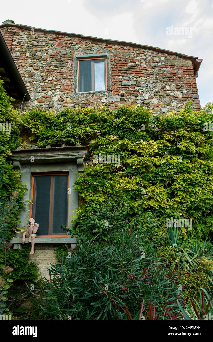 Woman statue in the window Stock Photo - Alamy