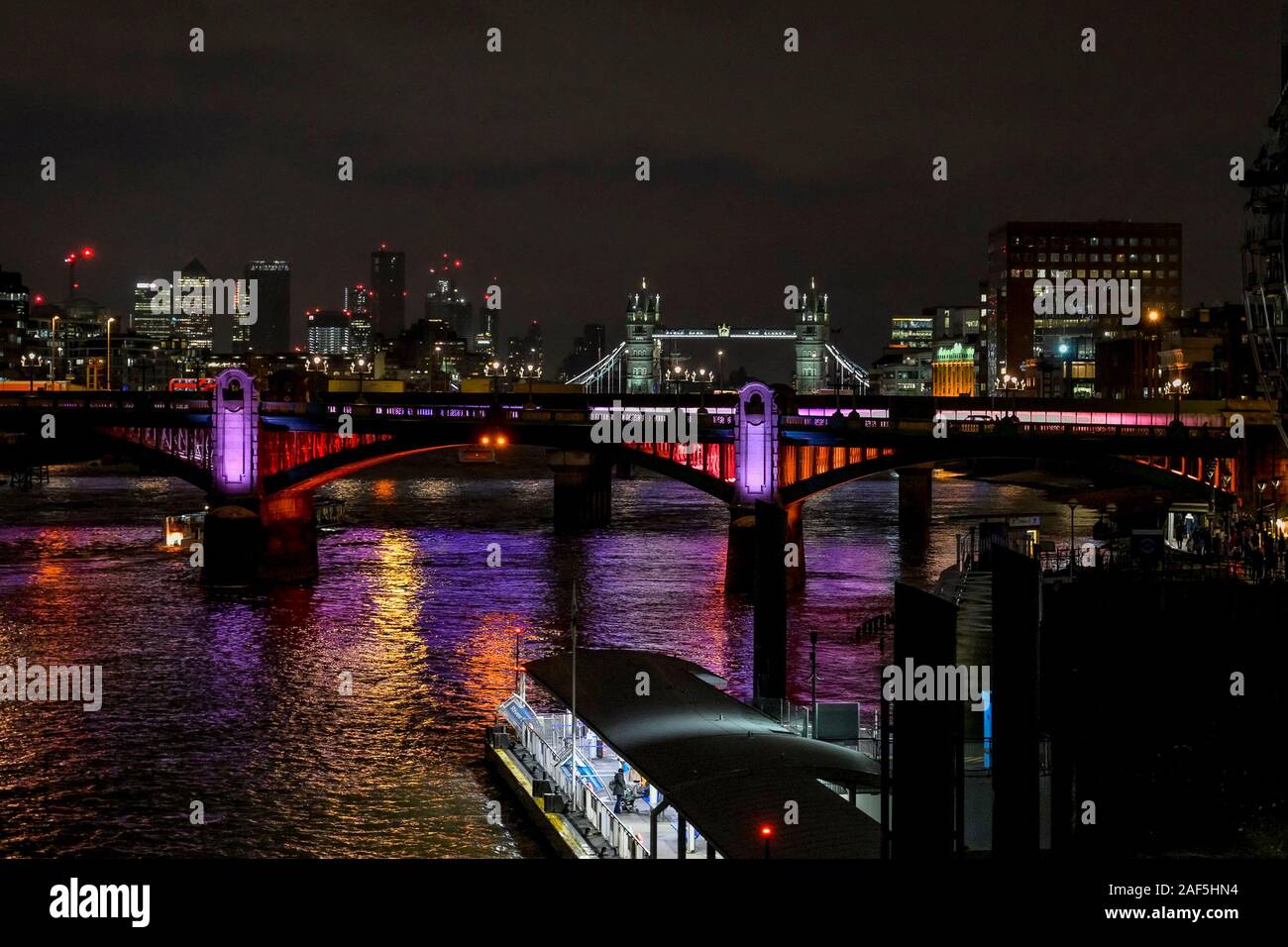 Bridges over the thames hi-res stock photography and images - Alamy