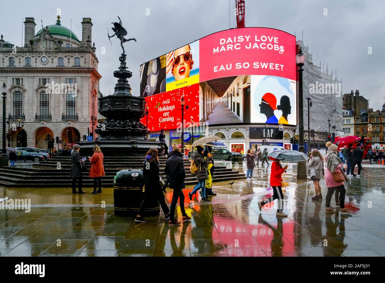 Rainy wet day, Piccadilly Circus, London, England, UK Stock Photo - Alamy