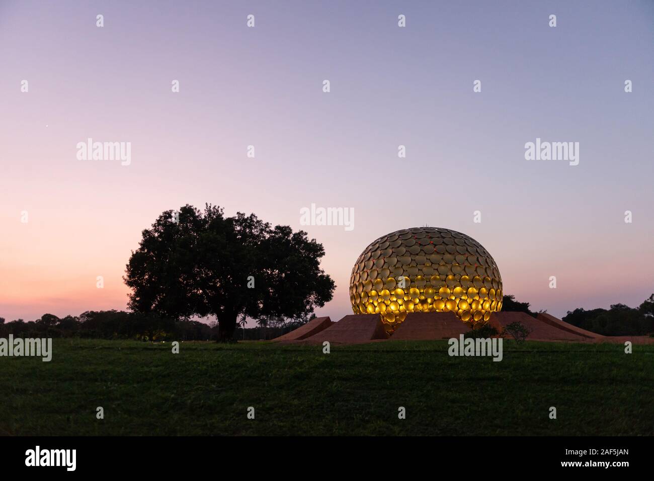 Matrimandir hi-res stock photography and images - Alamy