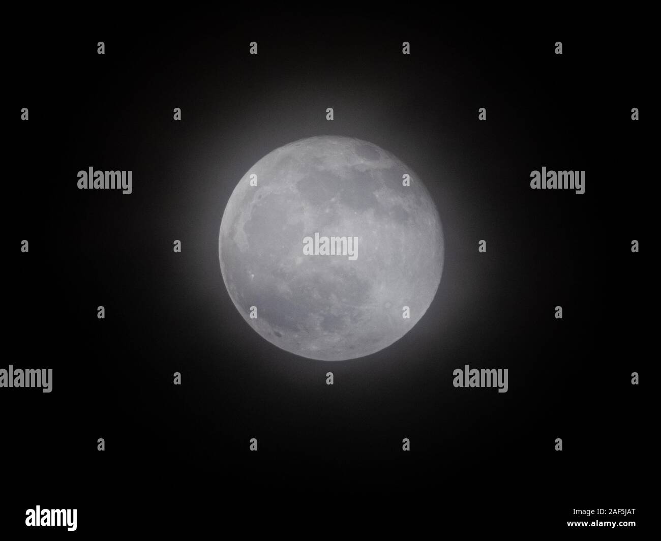 Cloudy moonlit night sky hi-res stock photography and images - Alamy