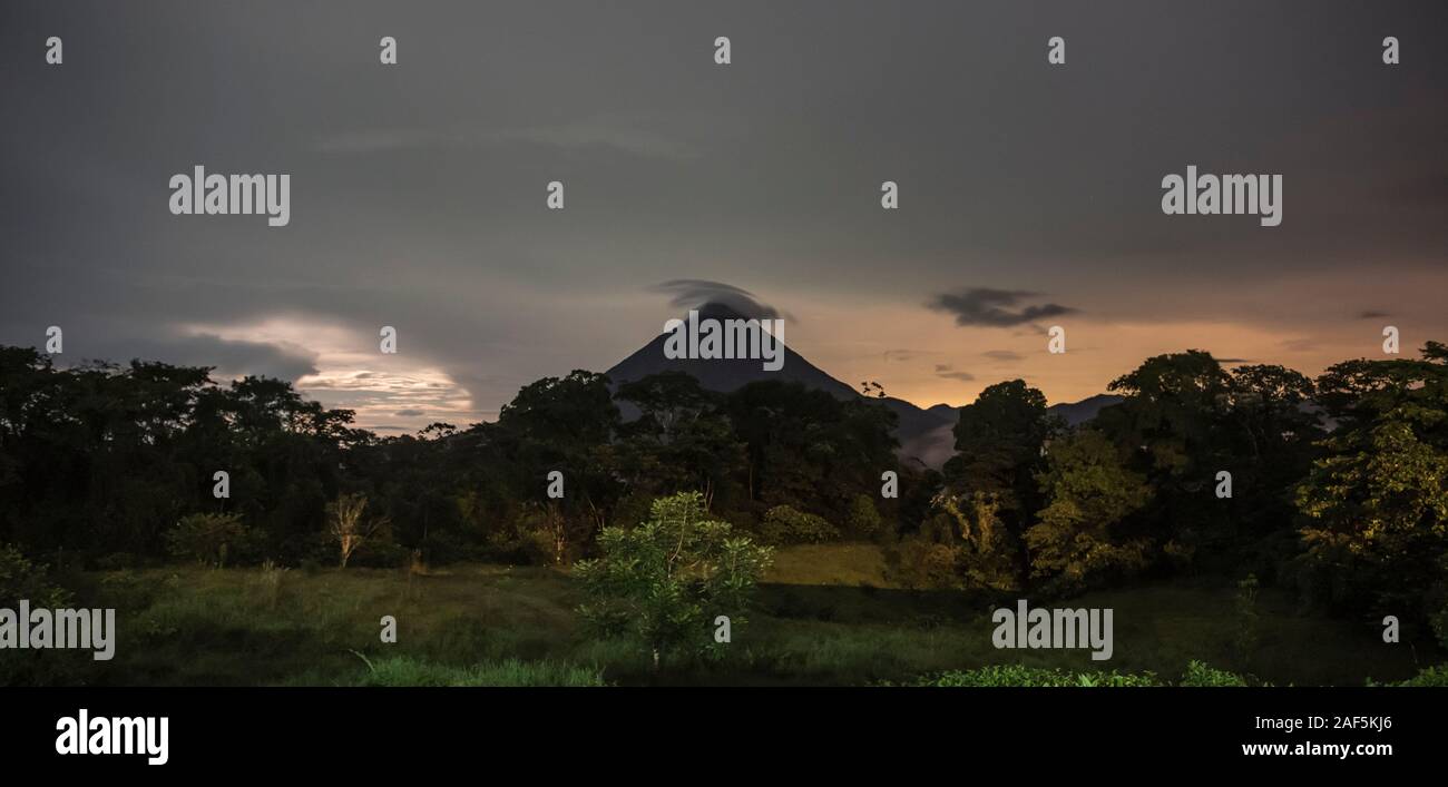 The Arenal Volcano in Costa Rica at night Stock Photo - Alamy