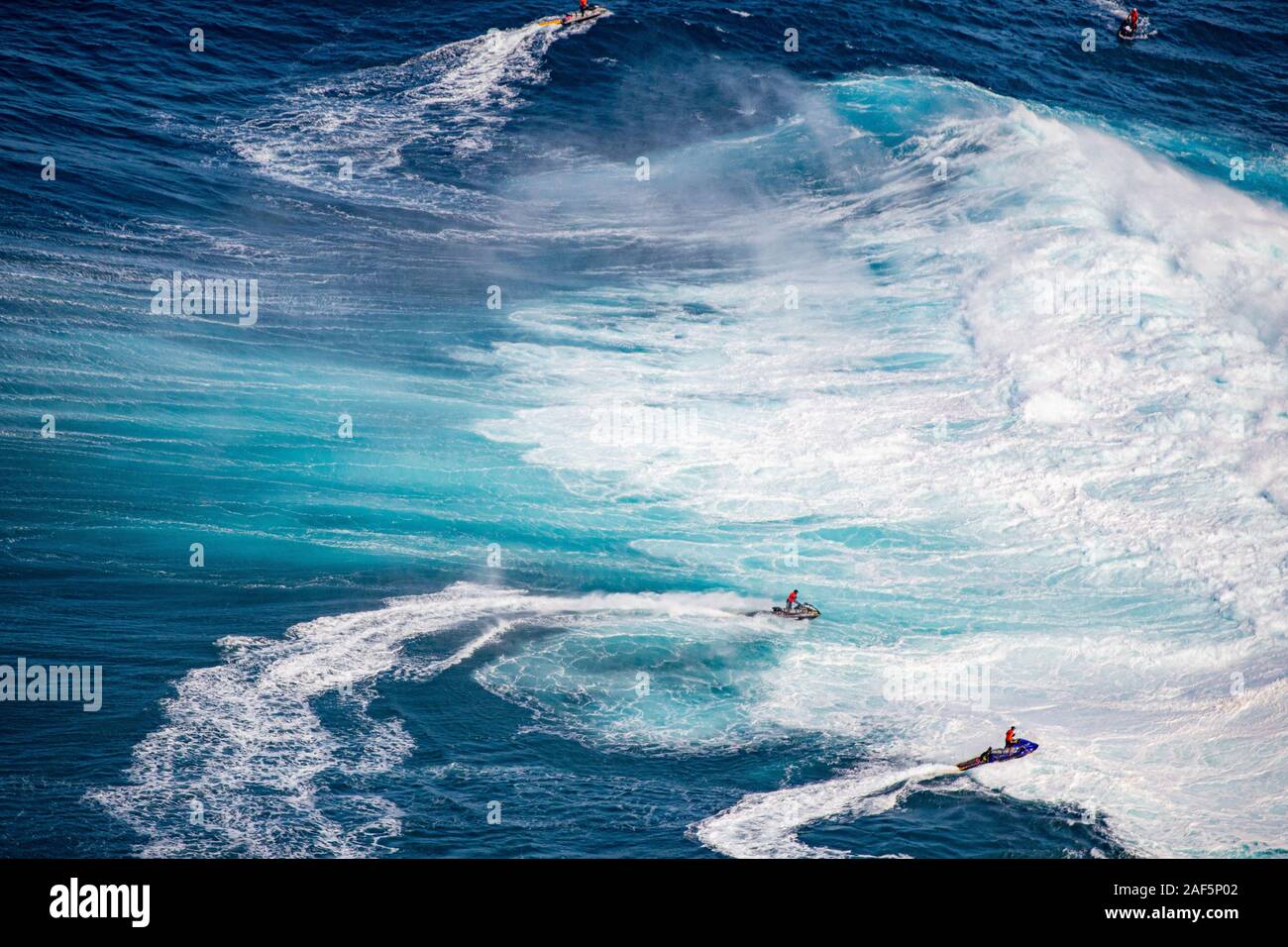 Peahi, Hawaii, USA. 12th Dec, 2019. cbdMD Bigwave Surfing Competiton at ...