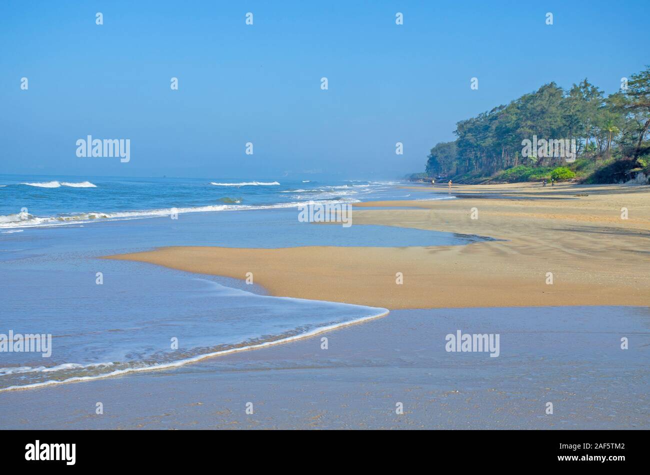 Blue sea with waves in india Stock Photo - Alamy