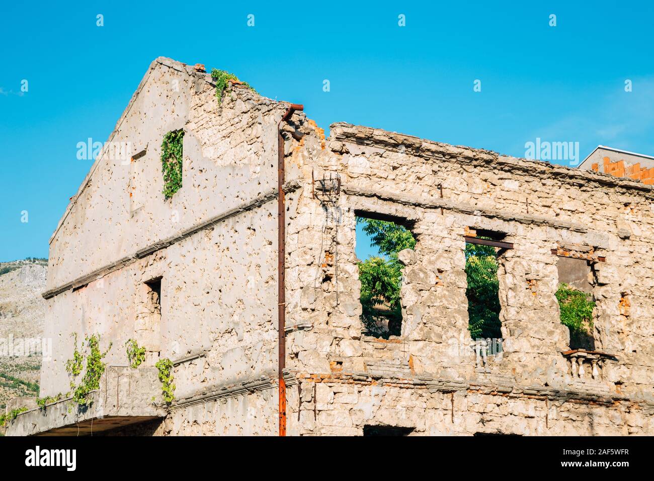 War damaged historic architecture hi-res stock photography and images ...