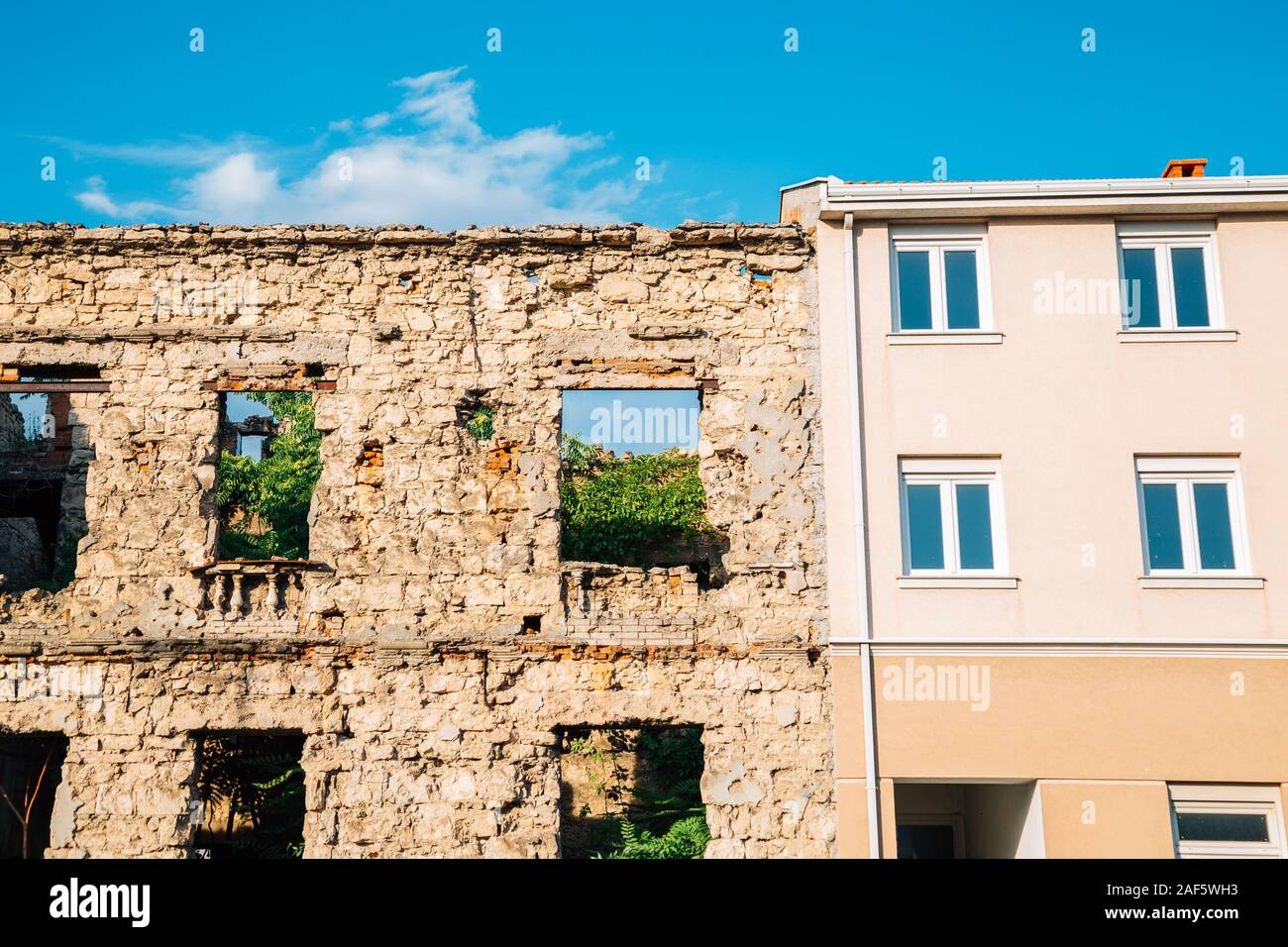 War damaged historic architecture hi-res stock photography and images ...