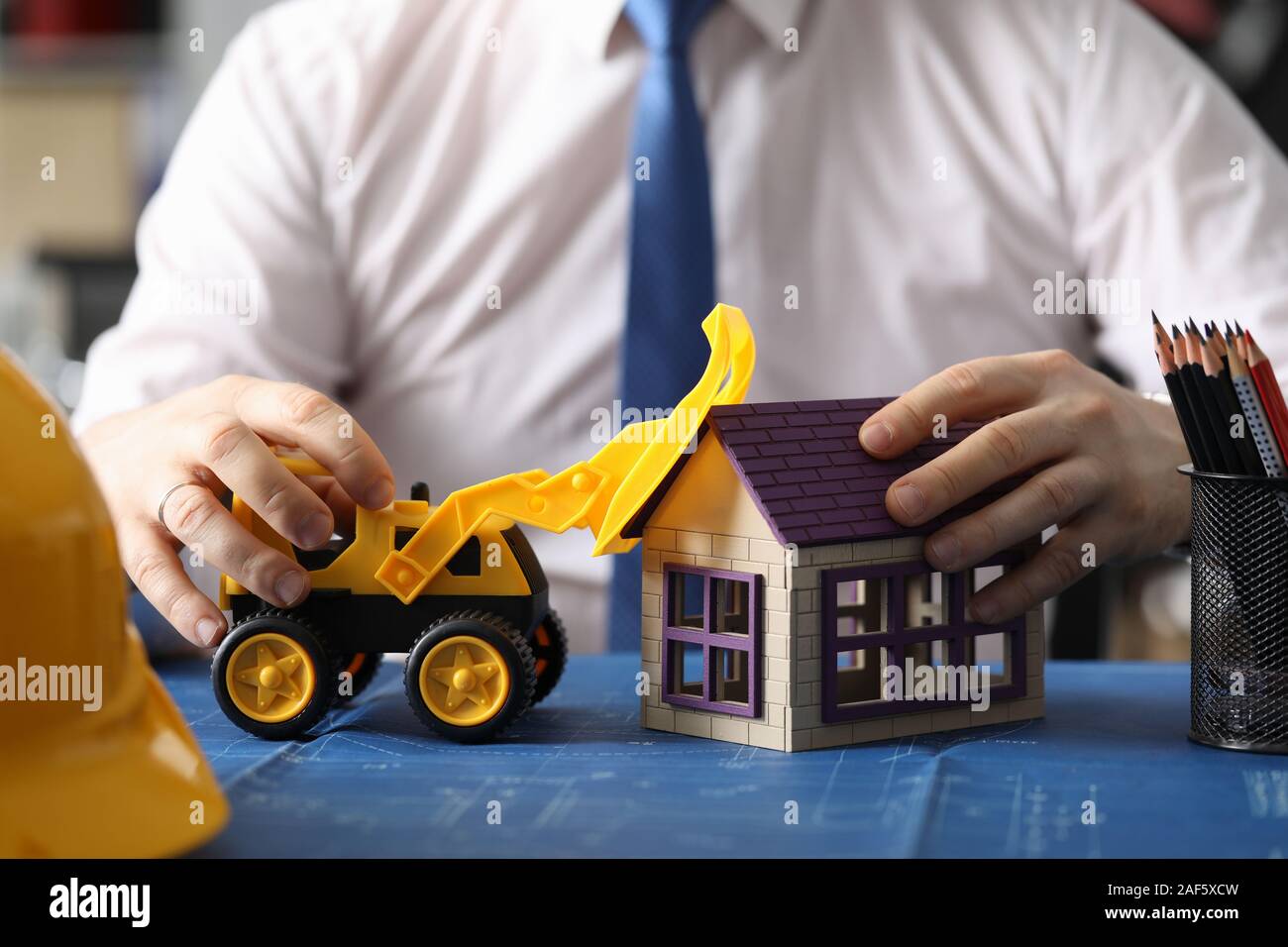 Architect thinking hi-res stock photography and images - Alamy