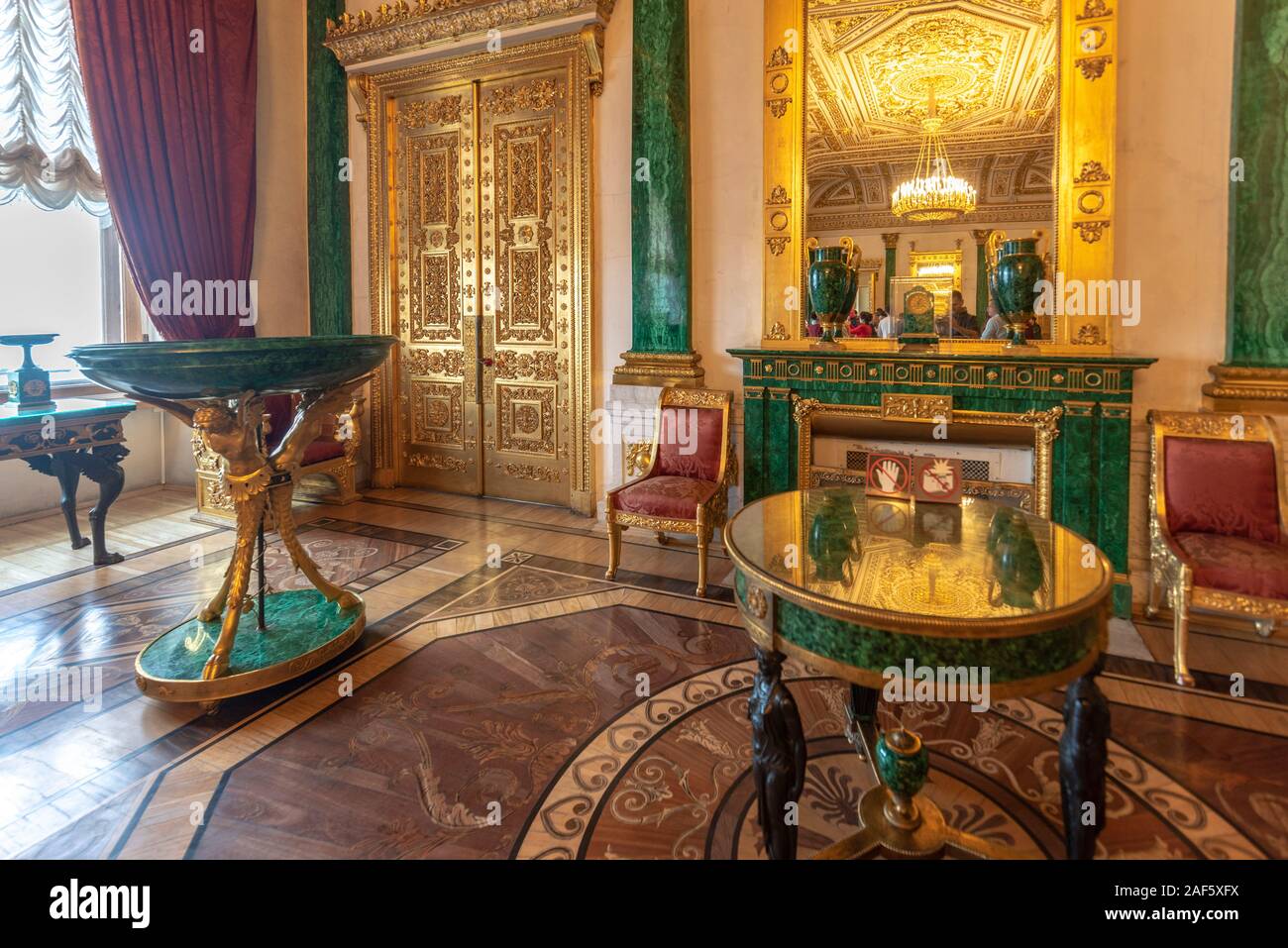 Inside interior of the Hermitage russian state museum. Amazing room ...