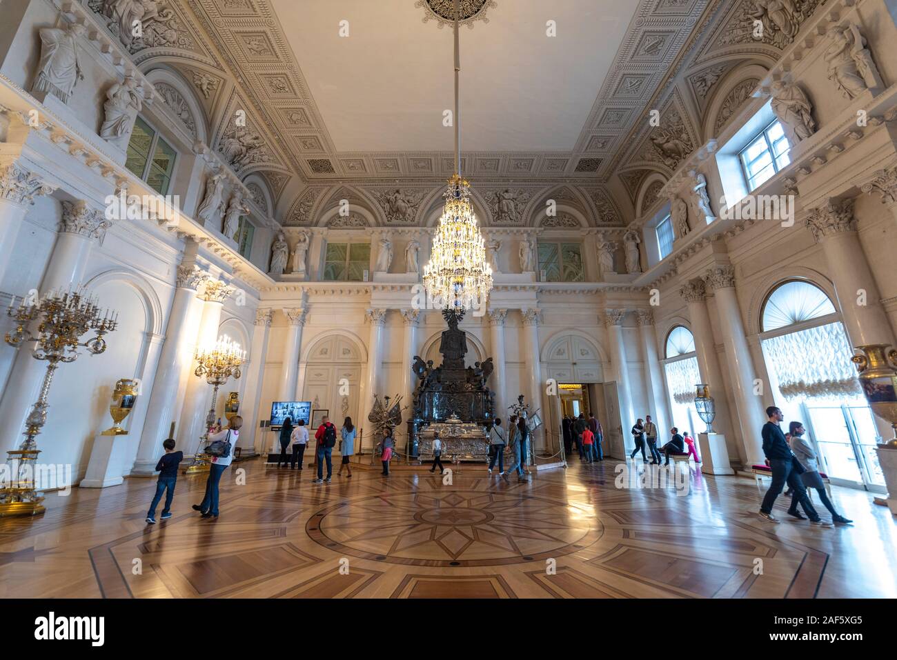 Inside interior of the Hermitage russian state museum. Amazing room ...