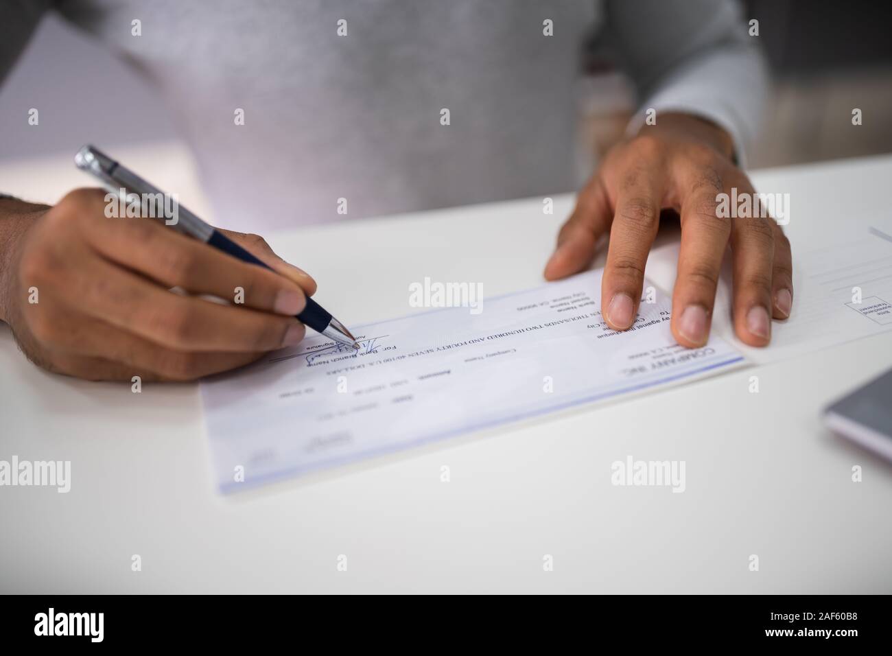 Cash a cheque hi-res stock photography and images - Alamy