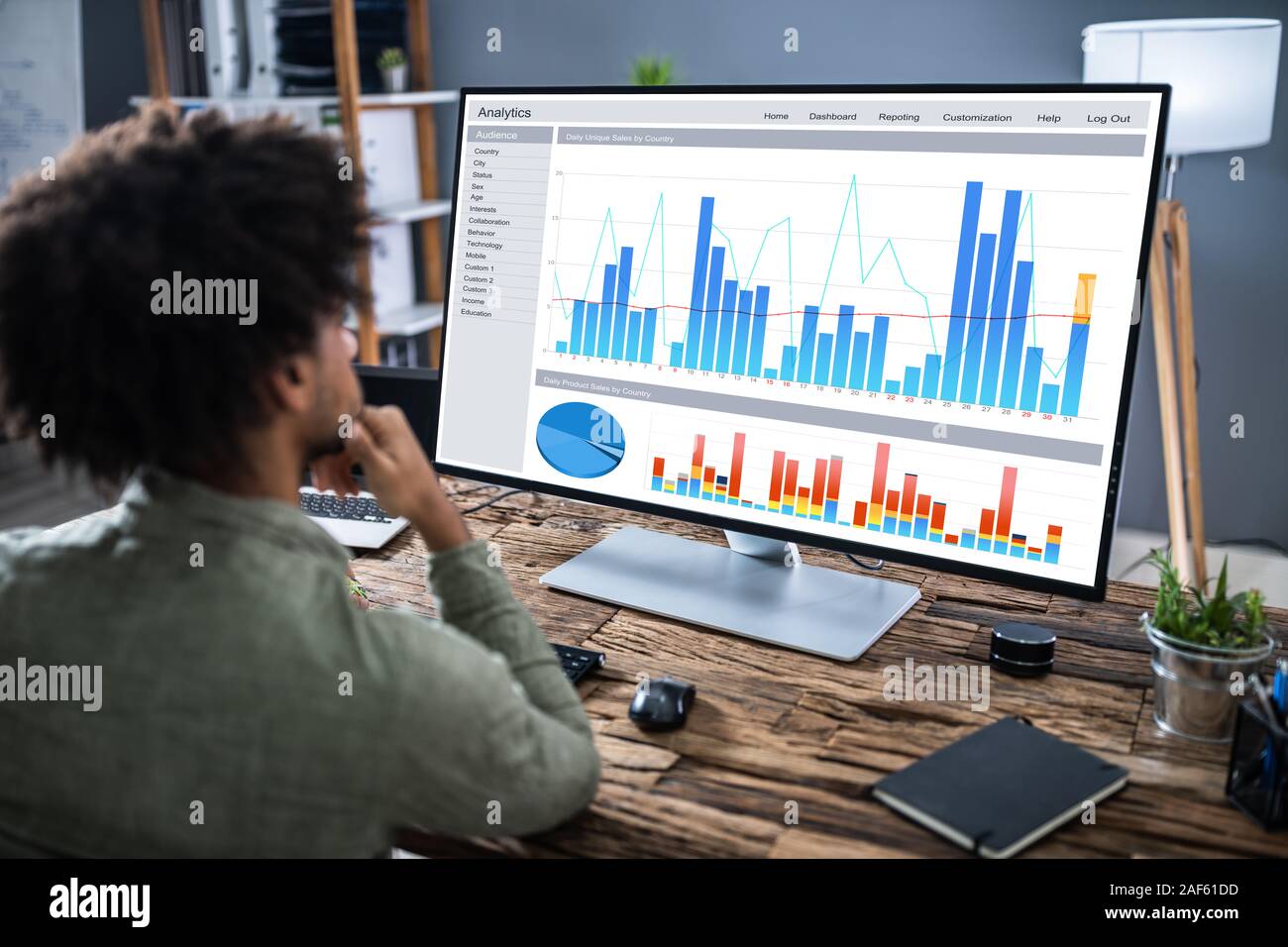 Close-up Of A Businesswoman's Hand Analyzing Graph On Computer At ...