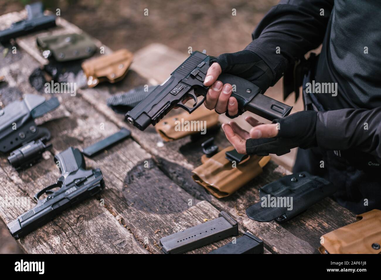 Weapons instructor hi-res stock photography and images - Alamy