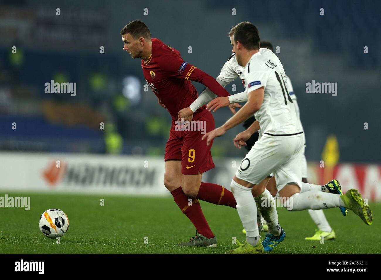 Edin Dzeko (Roma) in action during the Europa League match between AS ...