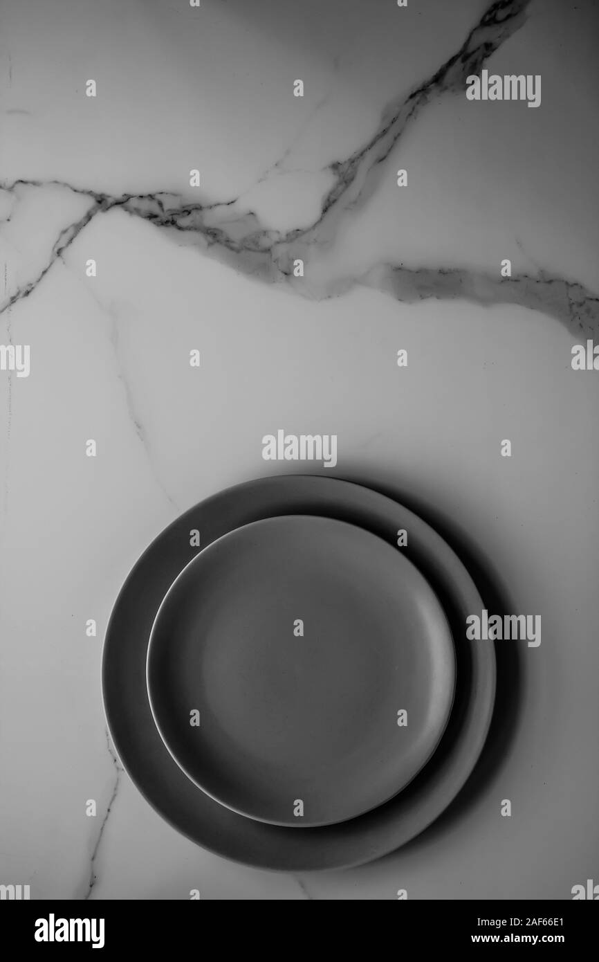 Black empty plate on marble, flatlay - stylish tableware, table decor ...