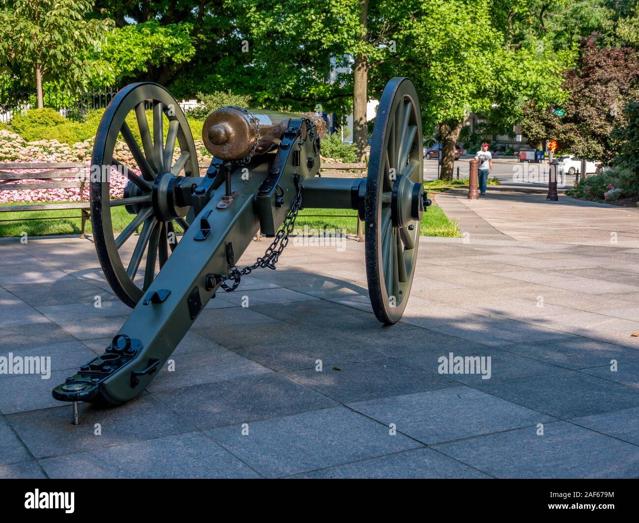 A historic cannon sitting in a park in Columbus, Ohio Stock Photo - Alamy