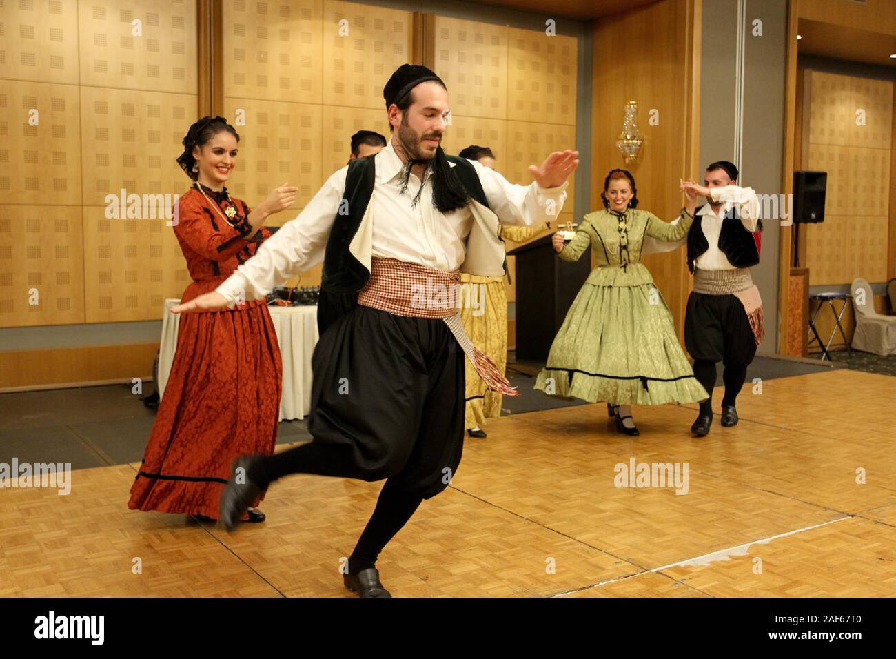 Traditional Greek dancing Stock Photo - Alamy