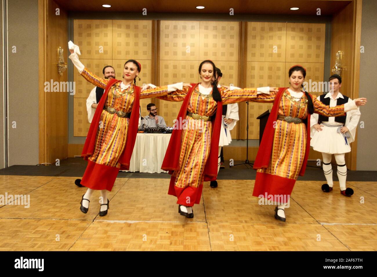 Traditional Greek dancing Stock Photo - Alamy