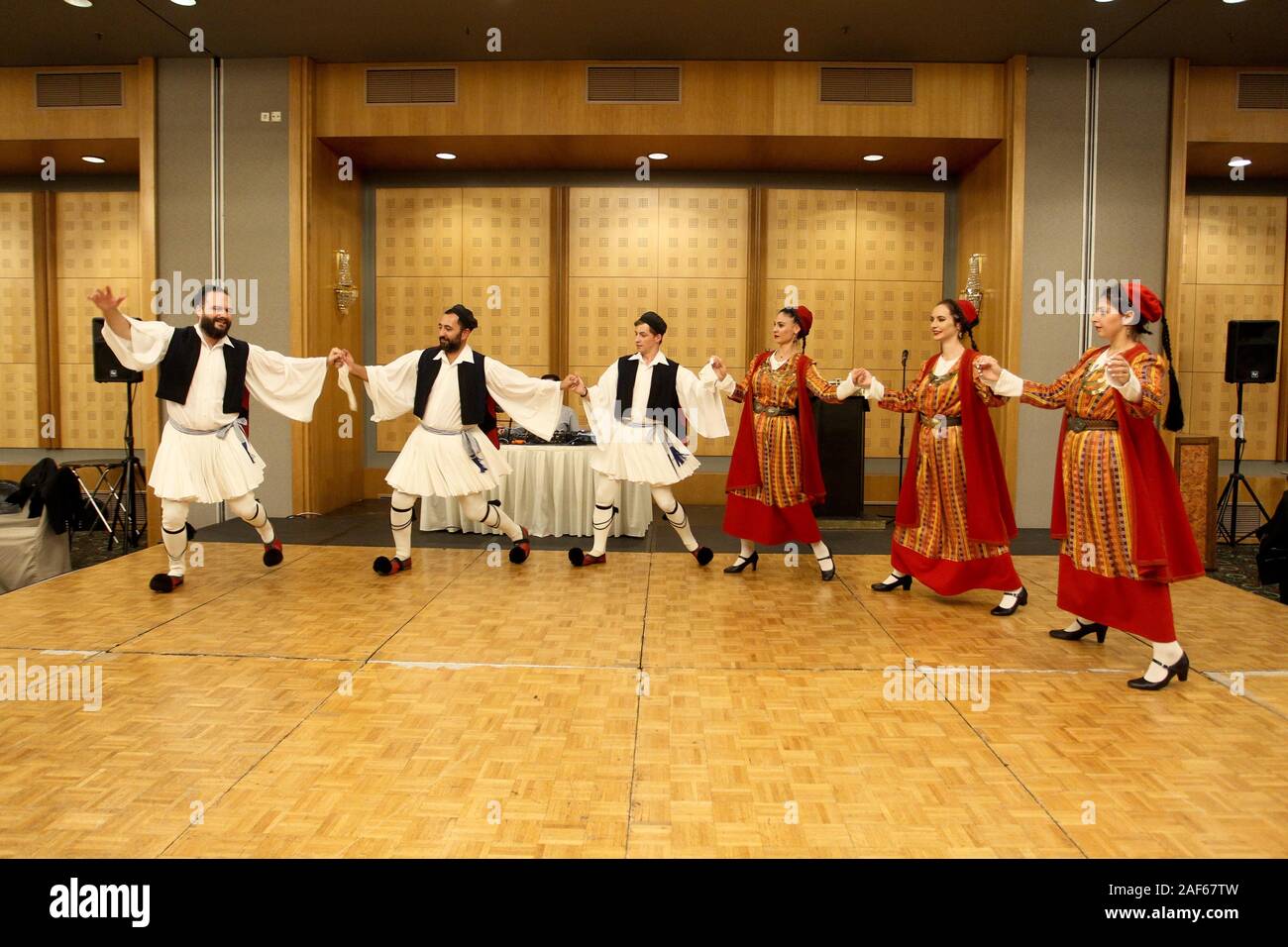 Traditional Greek dancing Stock Photo - Alamy