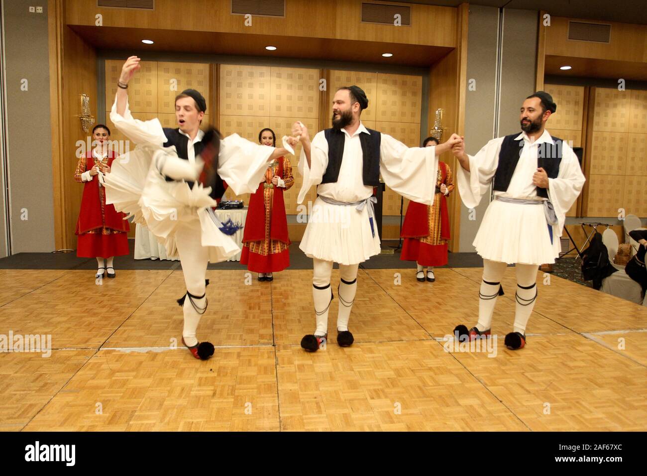 Traditional Greek dancing Stock Photo - Alamy