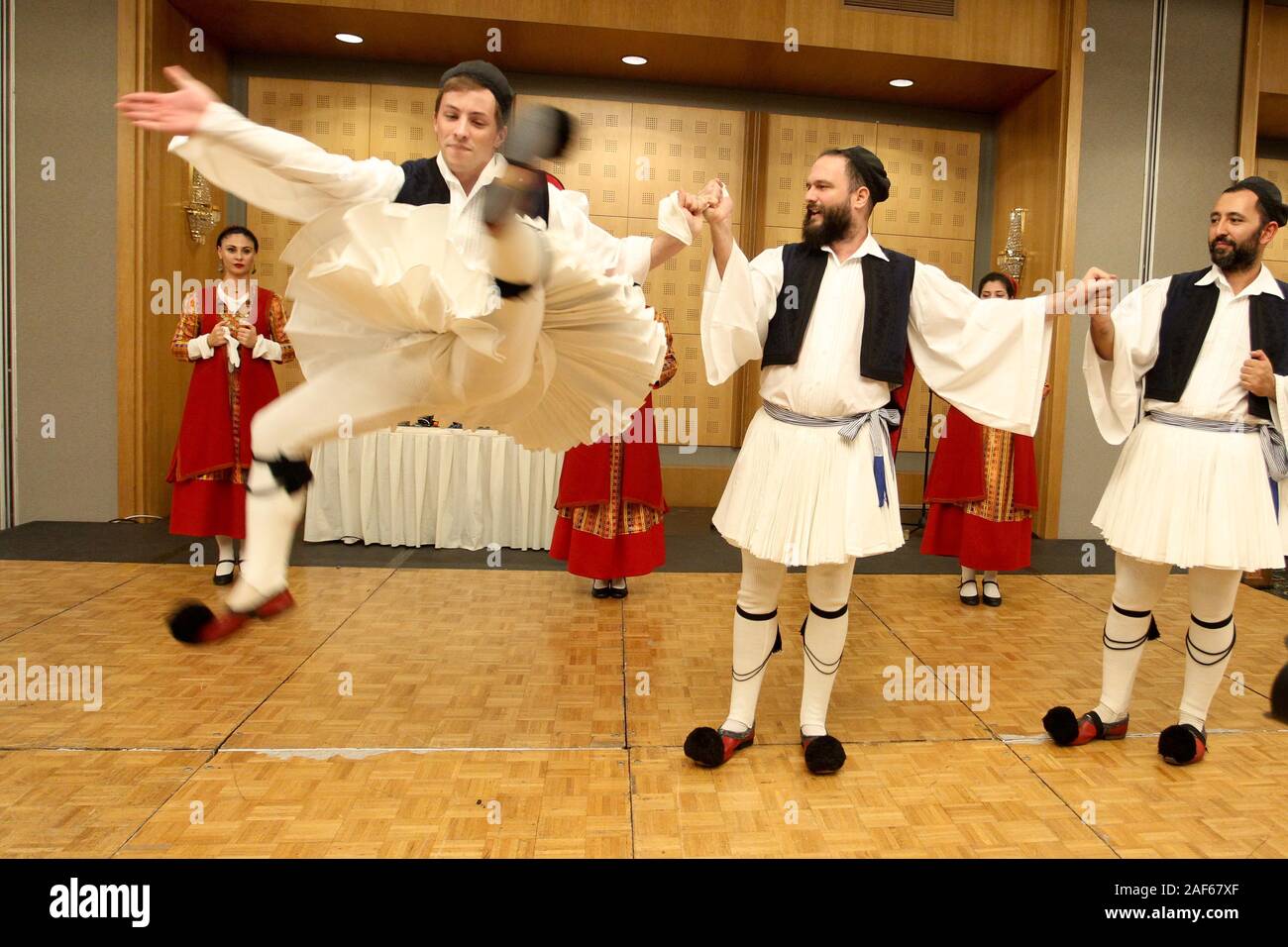 Traditional Greek dancing Stock Photo - Alamy
