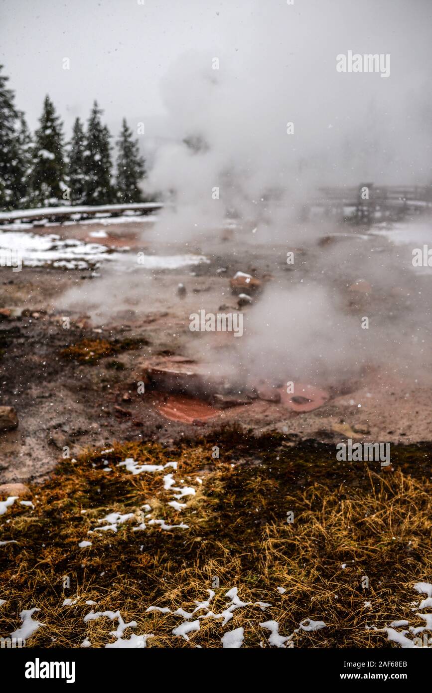 Red spouter yellowstone hi-res stock photography and images - Alamy