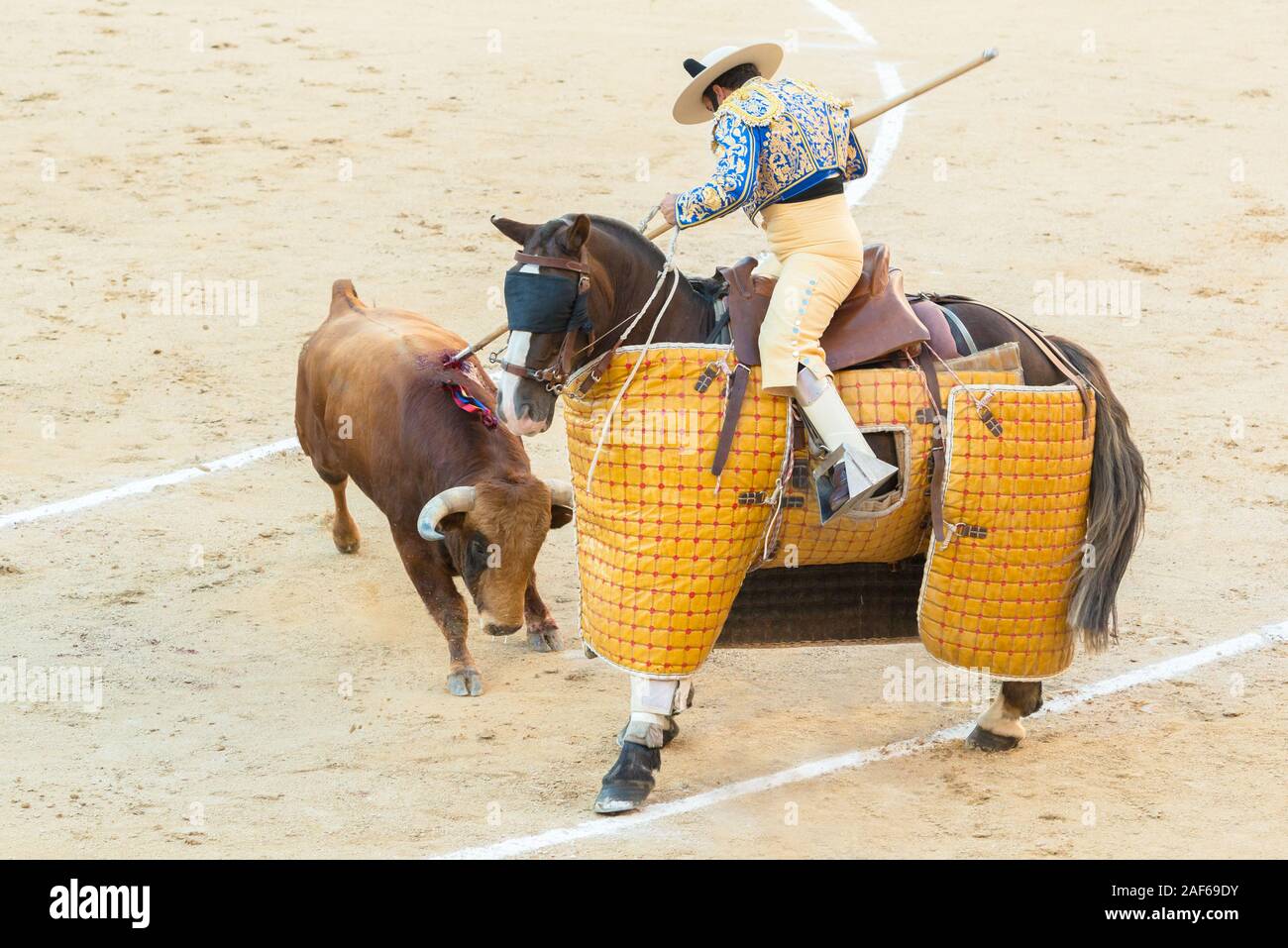Bull fighting stadium madrid hi-res stock photography and images - Alamy