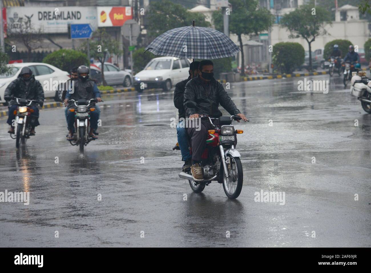 Claws winds hi-res stock photography and images - Alamy