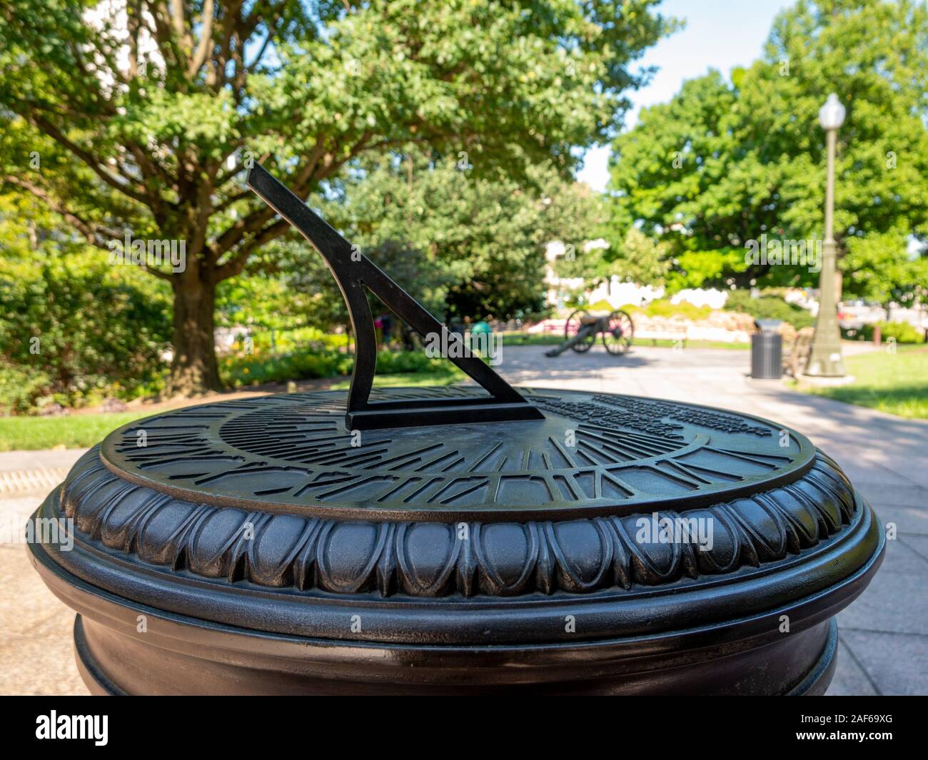 A sundial in a city park in Columbus, Ohio Stock Photo - Alamy