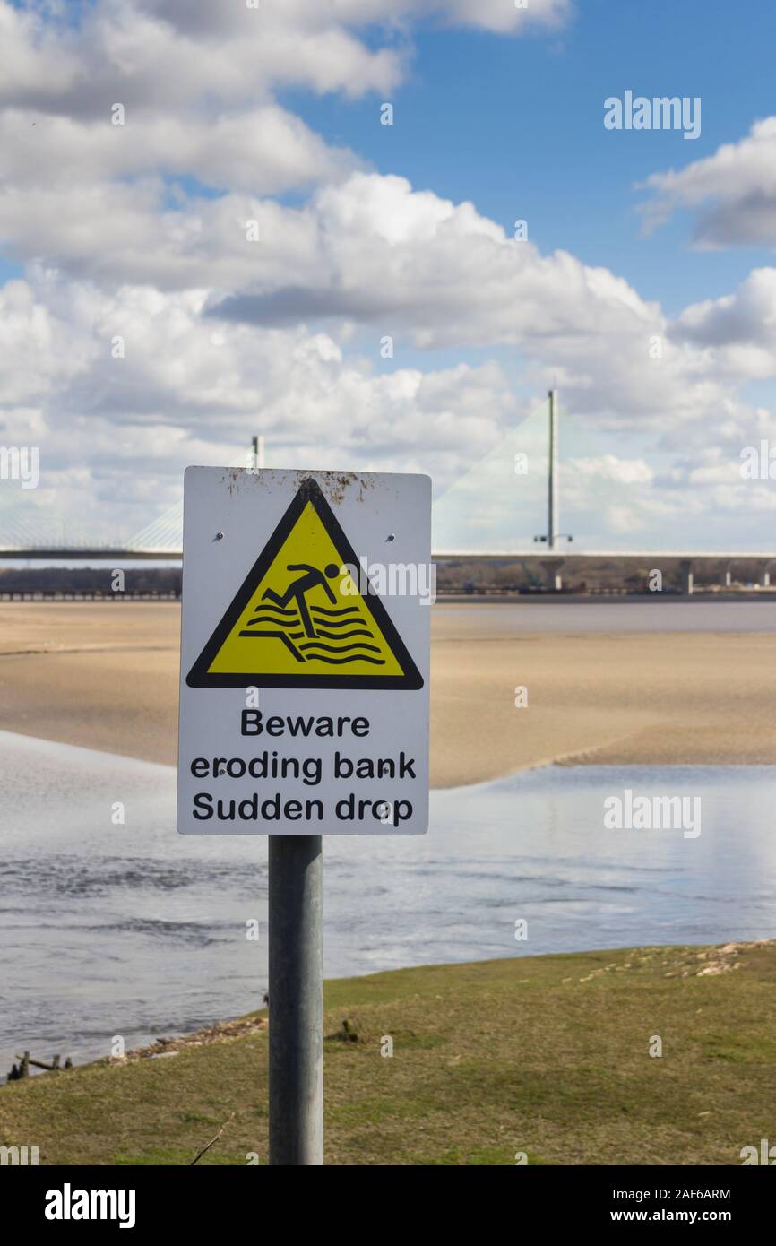 Sudden drop warning sign hi-res stock photography and images - Alamy