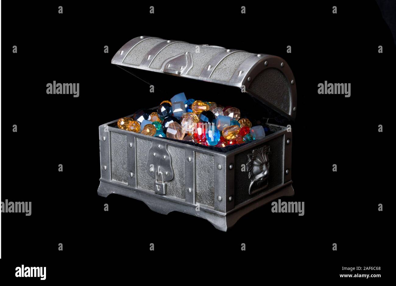 Chest full of treasure Stock Photo - Alamy