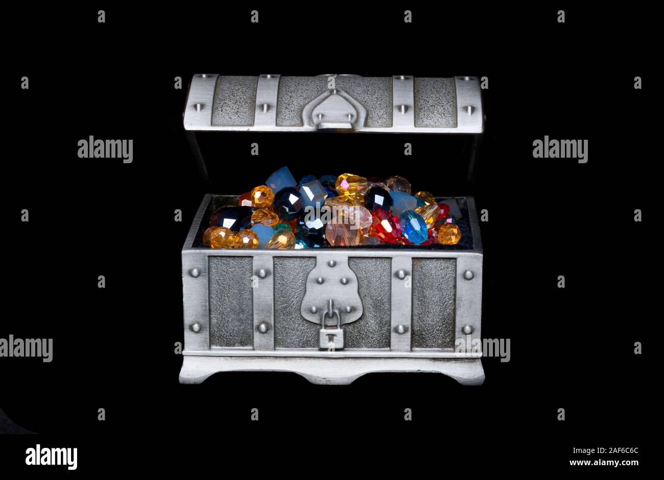 Chest full of treasure Stock Photo - Alamy