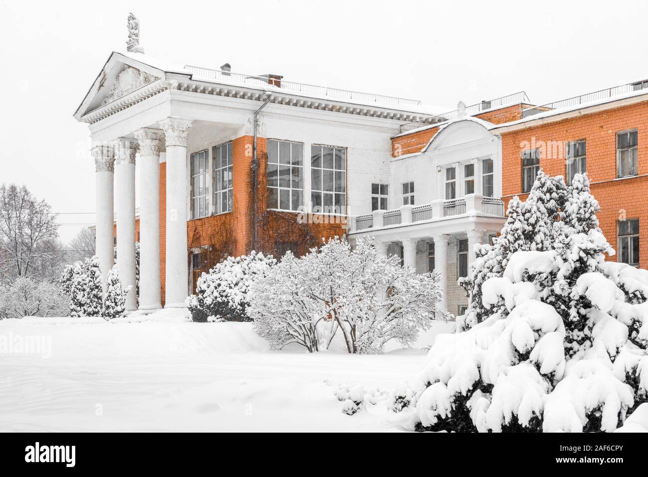 Russian building snow hi-res stock photography and images - Alamy