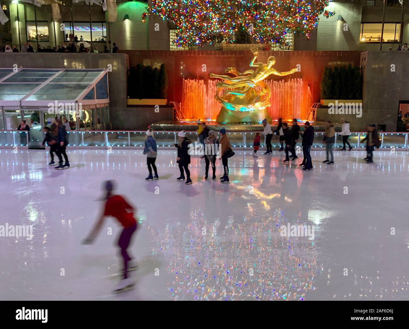 New York, USA. 10th Dec, 2019. The ice rink at Rockefeller Center ...