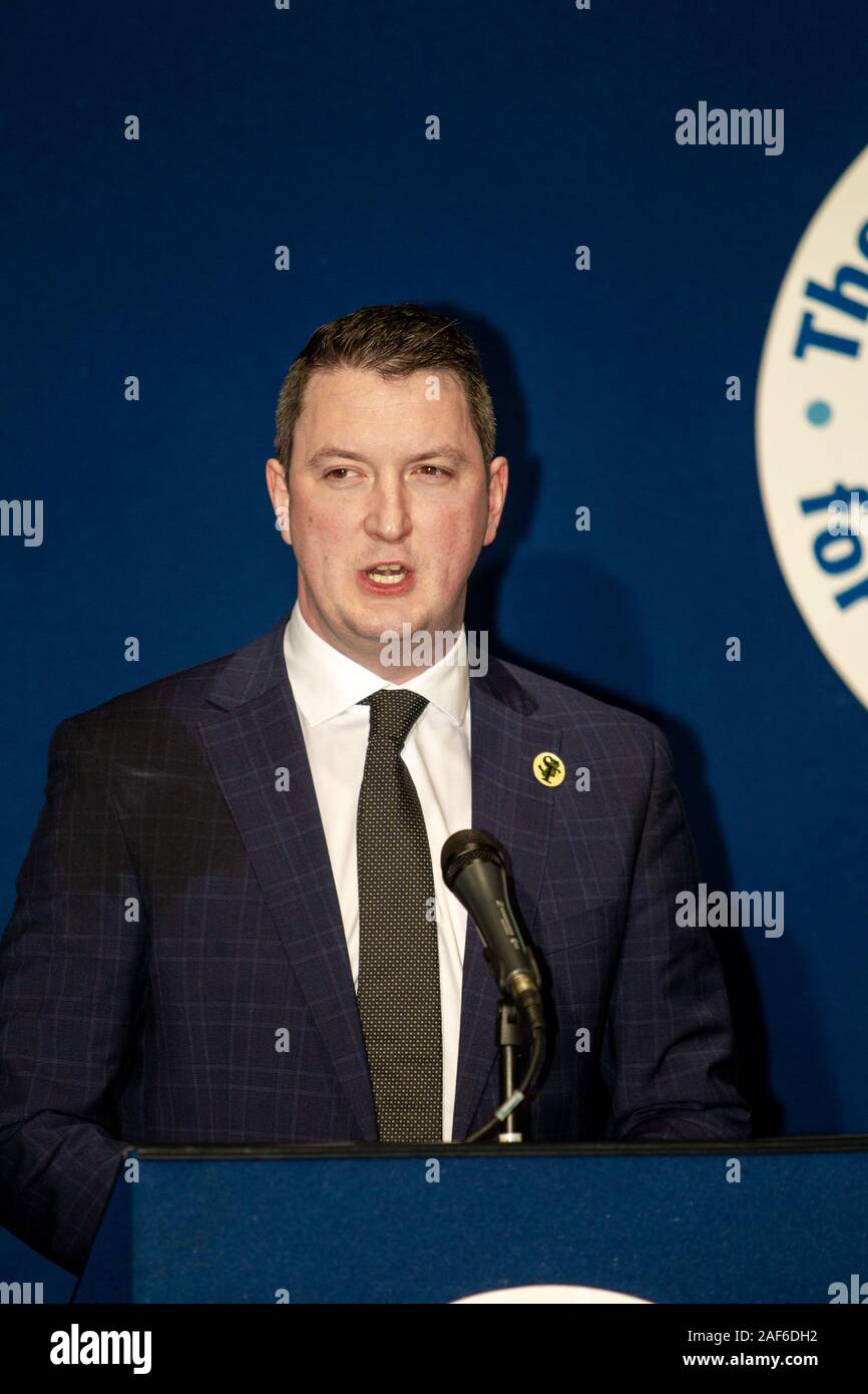 Mid thirities hi-res stock photography and images - Alamy