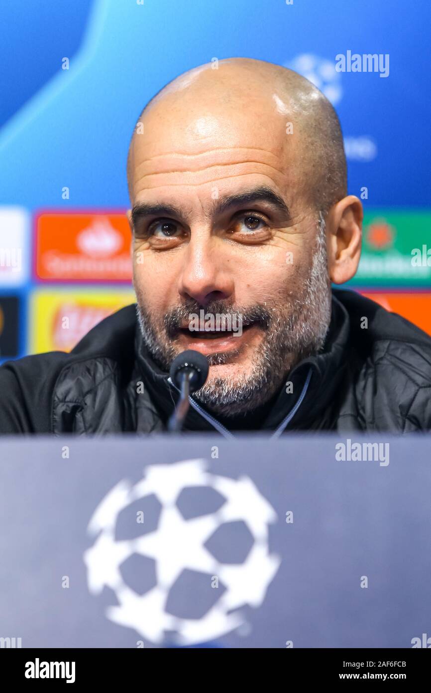 Manchester city football club sign hi-res stock photography and images ...