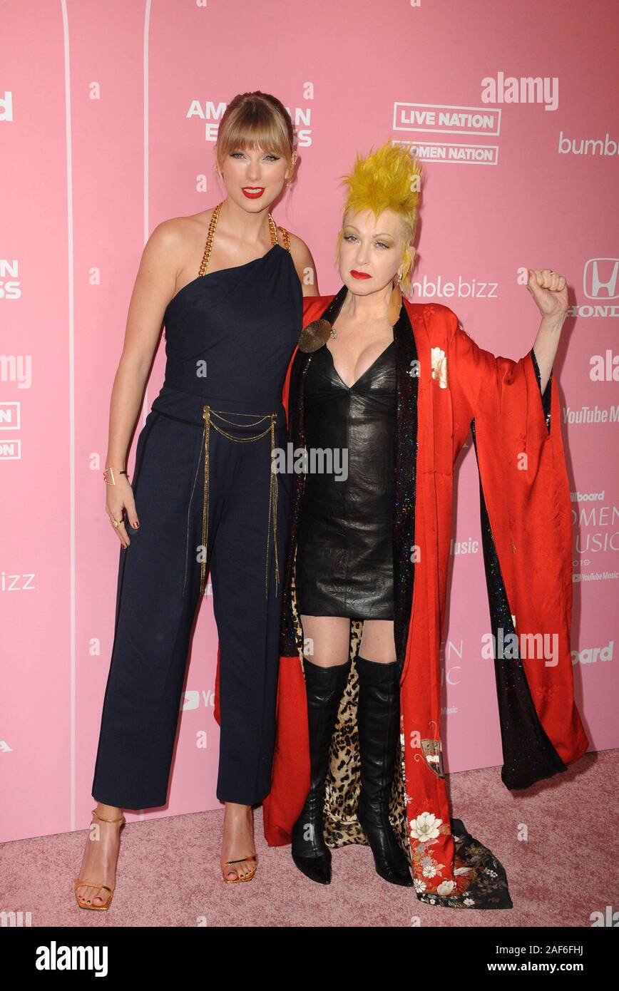 12 taylor swift 12 red carpet event hi-res stock photography and images ...