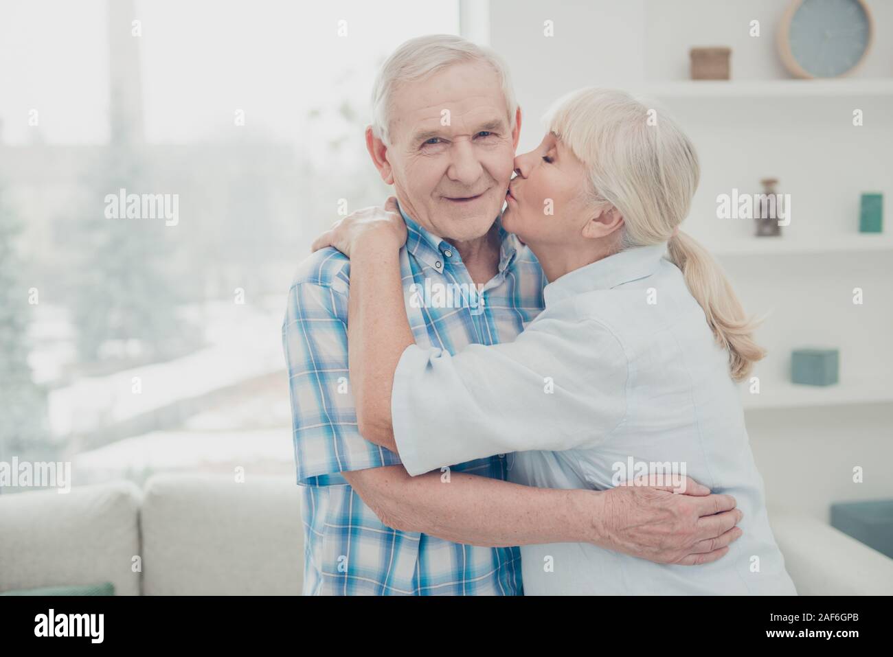 Mature couple cuddling kissing hi-res stock photography and images - Alamy