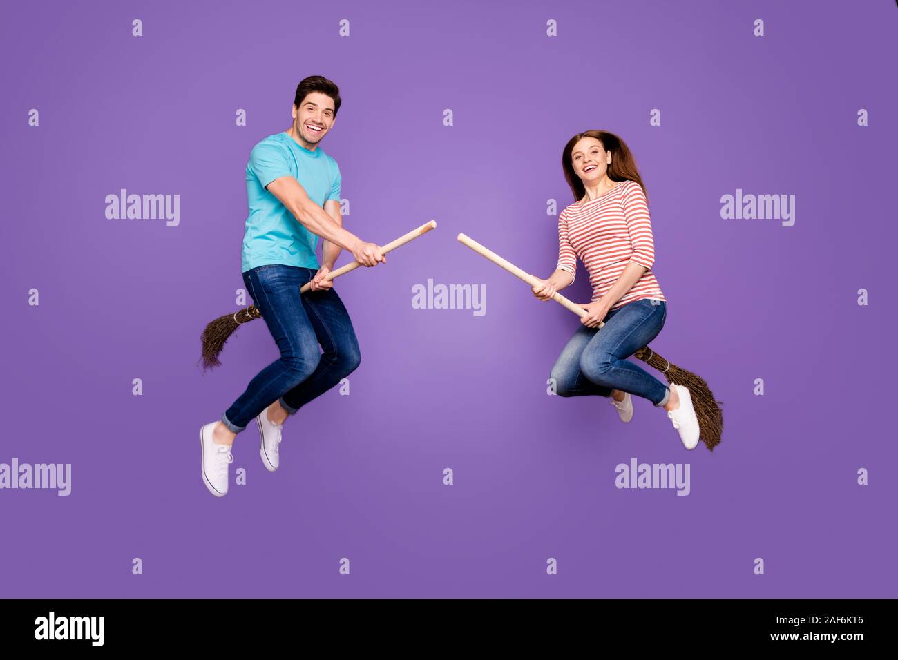 Jump the broom couple hi-res stock photography and images - Alamy