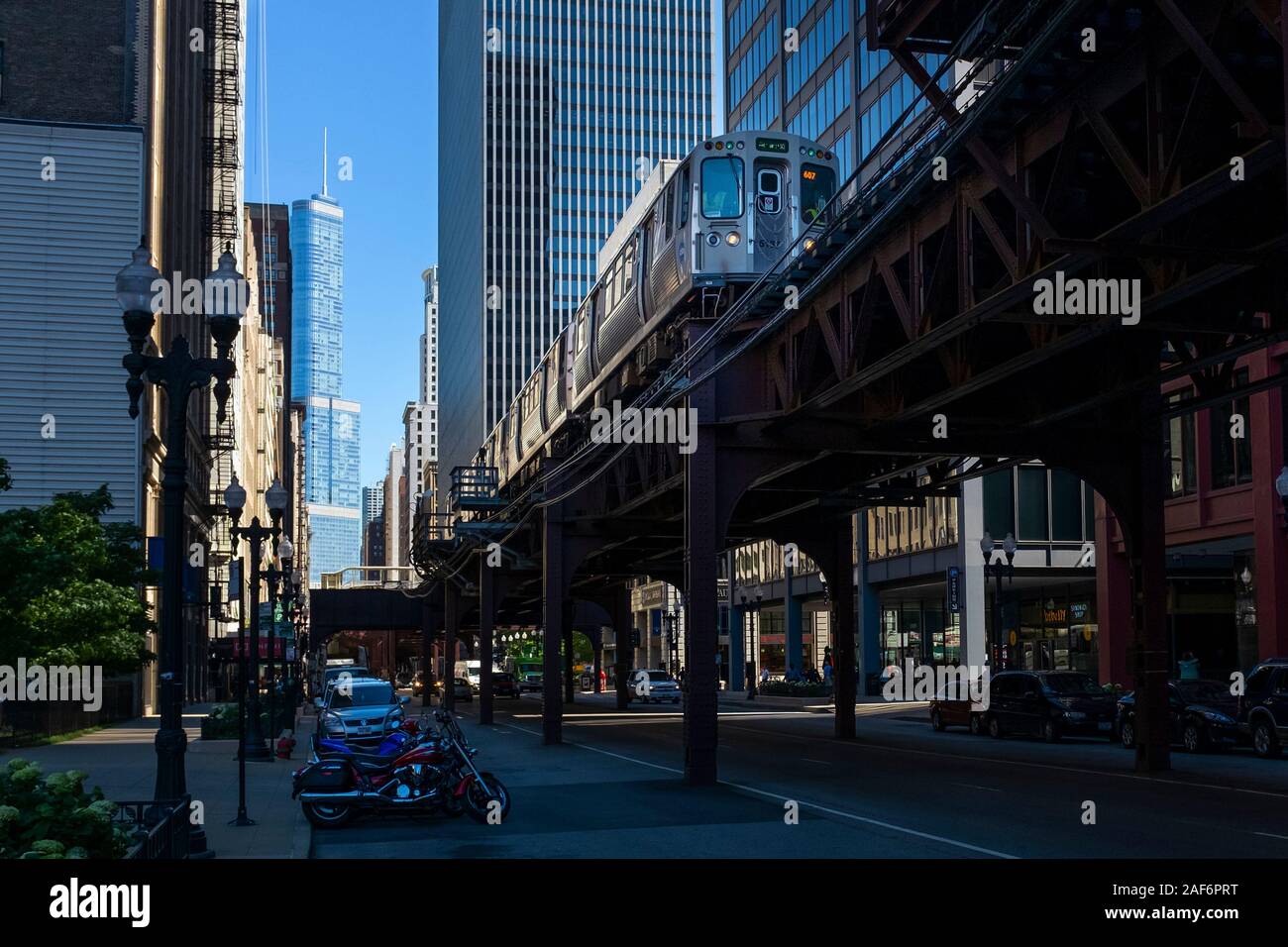 Chicago l train hi-res stock photography and images - Alamy