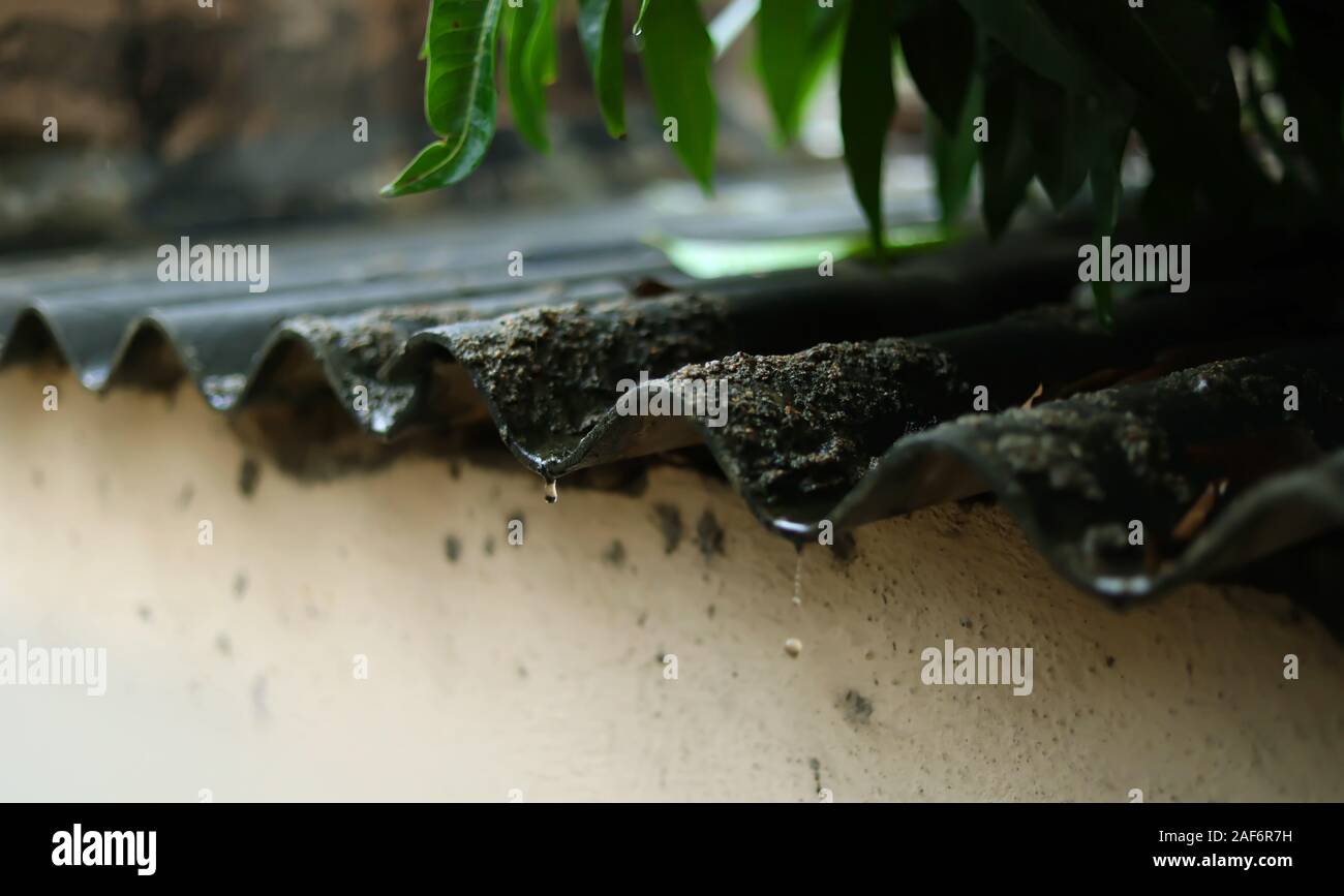 Raindrops falling down from roof hi-res stock photography and images ...