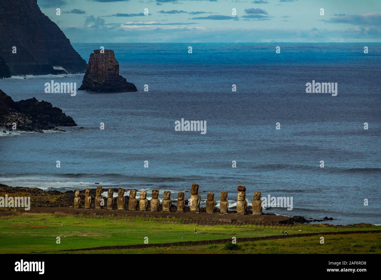 Long shot of the iconic Ahu Tongariki moai platform Stock Photo - Alamy